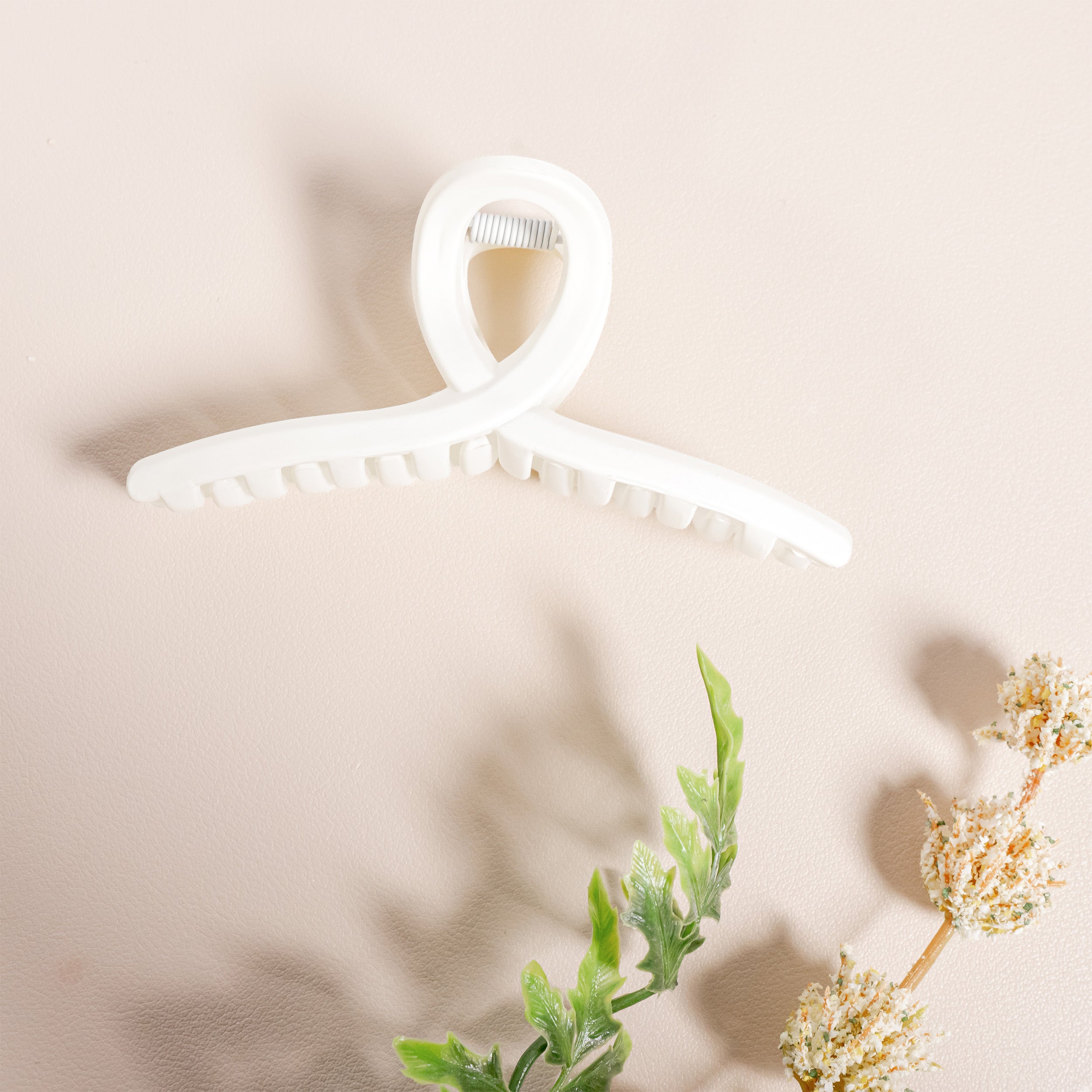 Infinity hair clip - White | Fashion accessories | Boutique Kozy