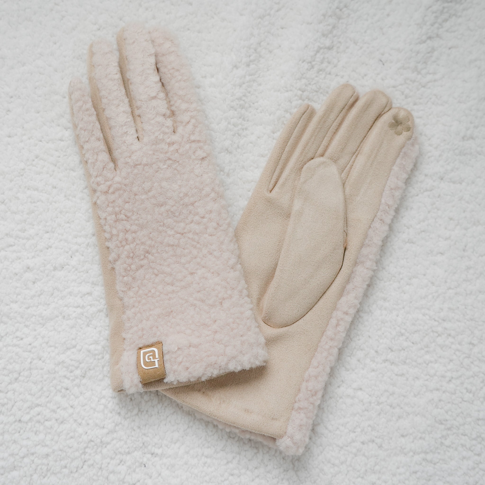 Beige sherpa gloves - Warmth and style | Boutique Kozy